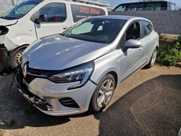 Серый Рено Клио 2021 в Таураге, объемом двигателя 1.00 л и пробегом 30 тыс. км за 6000 €, фото 1 на AUTOMOTO.COM.LV