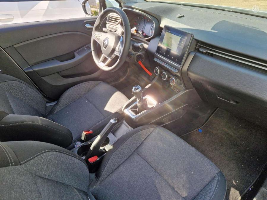 Pelēks Renault Clio 2021 Tauragė, ar dzinēja tilpumu 1.00 L un nobraukumu 30 tūkst. km par 6000 €, foto 3 vietnē AUTOMOTO.COM.LV