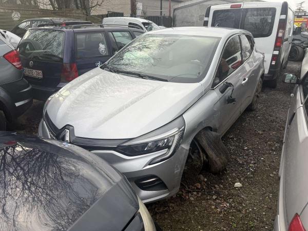Grey Renault Clio 2023 in Kaunas, with an engine capacity of 1.00 L and mileage of 34 thousand km for 6850 €, photo 1 on AUTOMOTO.COM.LV