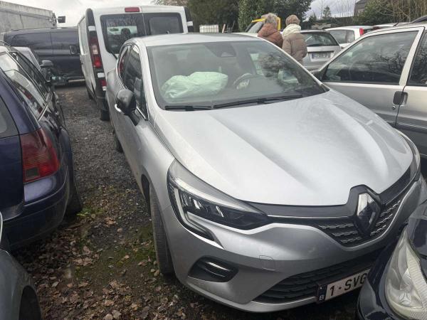 Grey Renault Clio 2023 in Kaunas, with an engine capacity of 1.00 L and mileage of 34 thousand km for 6850 €, photo 4 on AUTOMOTO.COM.LV