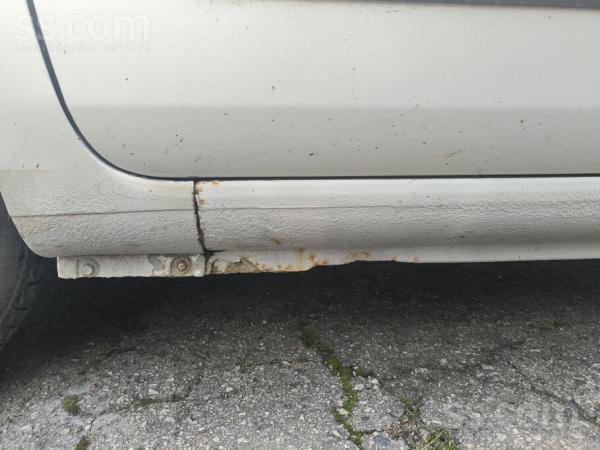 Pelēks Renault Clio 2001 Balvi, ar dzinēja tilpumu 1.40 L un nobraukumu 202 tūkst. km par 700 €, foto 7 vietnē AUTOMOTO.COM.LV