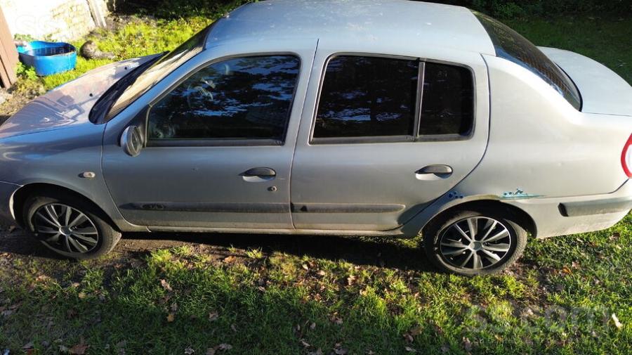 Grey Renault Clio 2005 in Jurmala, with an engine capacity of 1.40 L and mileage of 322 thousand km for 400 €, photo 4 on AUTOMOTO.COM.LV