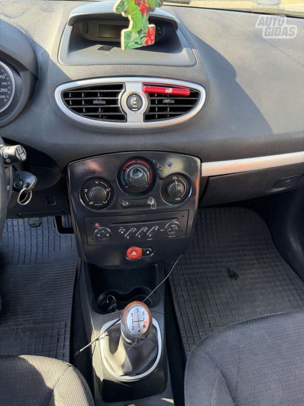 Pelēks Renault Clio 2006 Kelmė, ar dzinēja tilpumu 1.50 L un nobraukumu 312 tūkst. km par 850 €, foto 6 vietnē AUTOMOTO.COM.LV