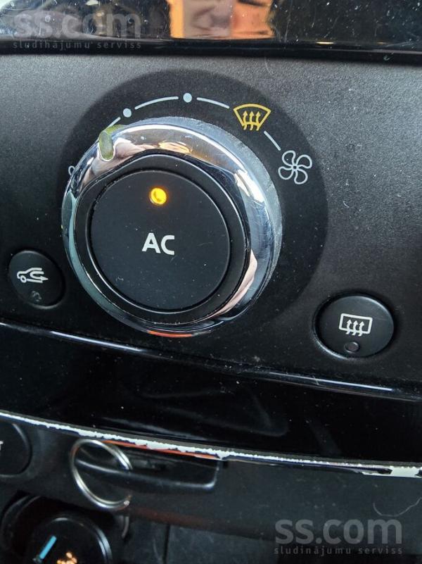 Pelēks Renault Clio 2015 Bauska, ar dzinēja tilpumu 1.50 L un nobraukumu 231 tūkst. km par 4950 €, foto 10 vietnē AUTOMOTO.COM.LV