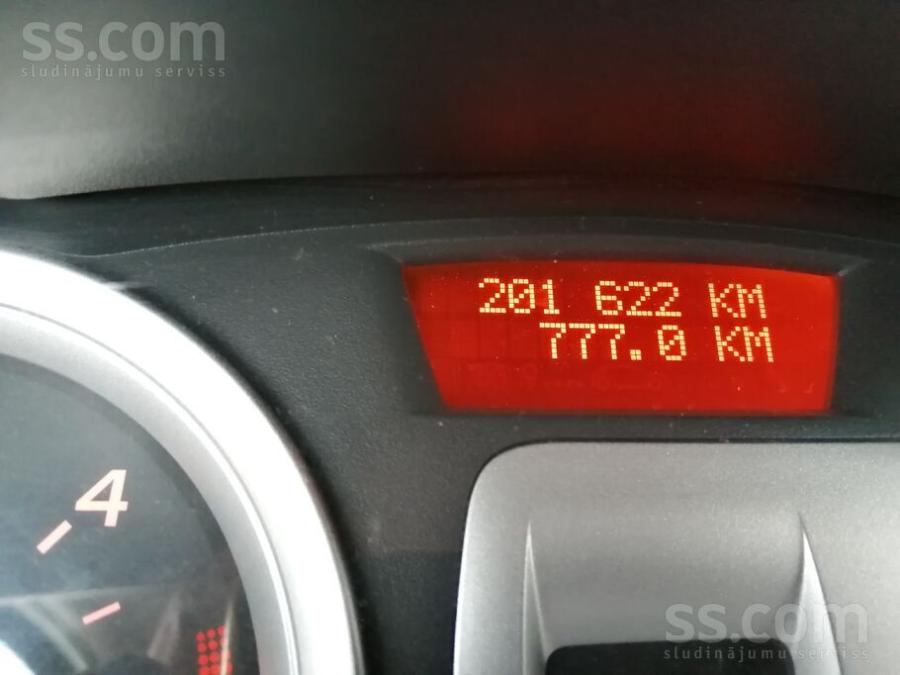 Pelēks Renault Clio 2008 Ludza, ar dzinēja tilpumu 1.50 L un nobraukumu 213 tūkst. km par 1100 €, foto 7 vietnē AUTOMOTO.COM.LV