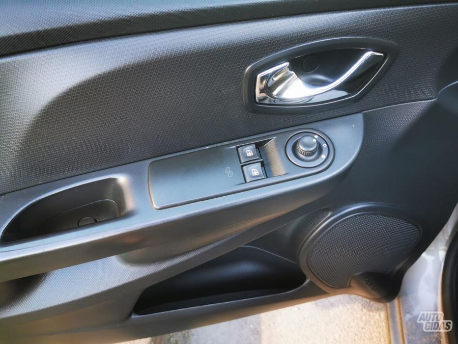 Pelēks Renault Clio 2013 Klaipėda, ar dzinēja tilpumu 1.50 L un nobraukumu 144 tūkst. km par 3790 €, foto 26 vietnē AUTOMOTO.COM.LV