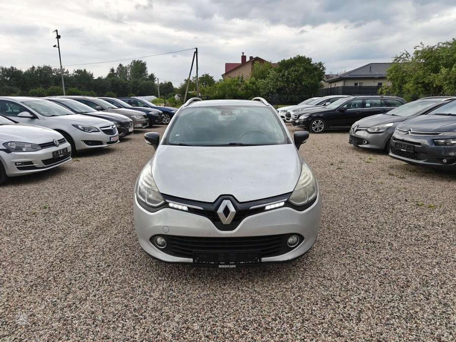 Grey Renault Clio 2013 in Vilnius, with an engine capacity of 1.46 L and mileage of 348 thousand km for 2600 €, photo 1 on AUTOMOTO.COM.LV