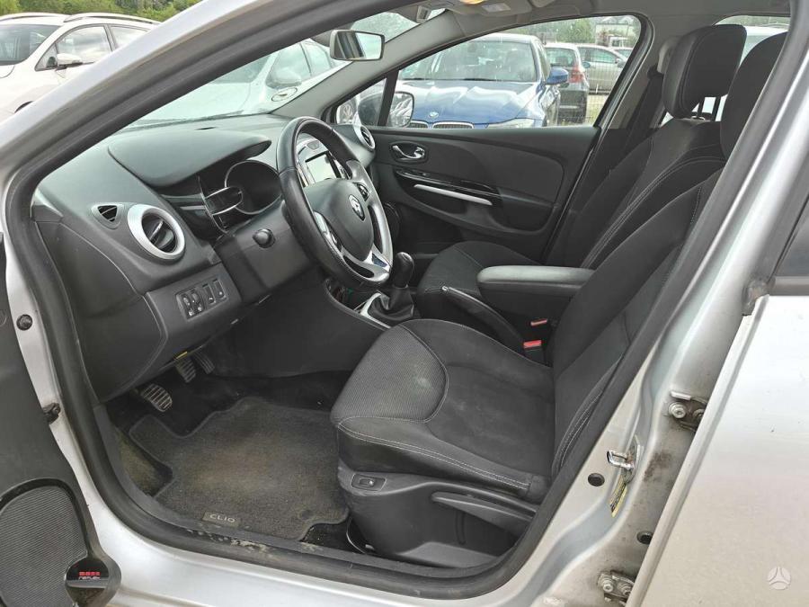 Grey Renault Clio 2013 in Vilnius, with an engine capacity of 1.46 L and mileage of 348 thousand km for 2600 €, photo 8 on AUTOMOTO.COM.LV