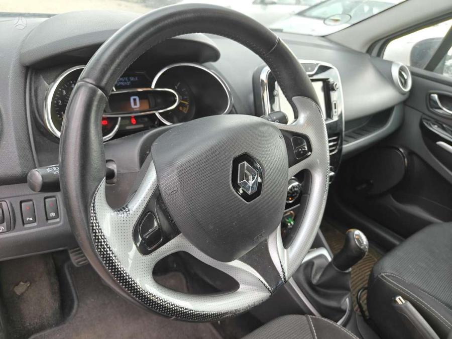 Grey Renault Clio 2013 in Vilnius, with an engine capacity of 1.46 L and mileage of 348 thousand km for 2600 €, photo 12 on AUTOMOTO.COM.LV