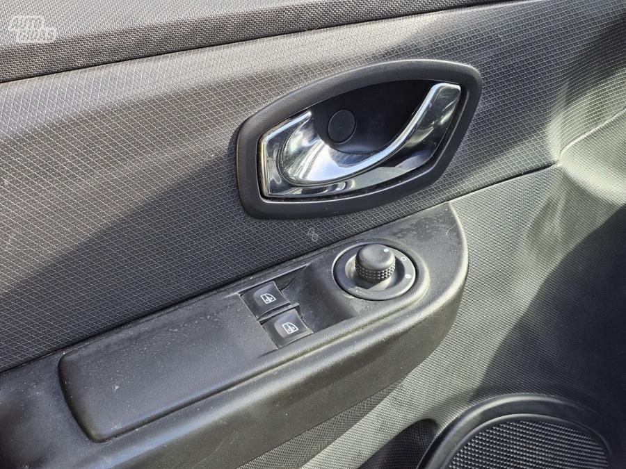 Grey Renault Clio 2013 in Ariogala, with an engine capacity of 1.50 L and mileage of 277 thousand km for 3500 €, photo 11 on AUTOMOTO.COM.LV