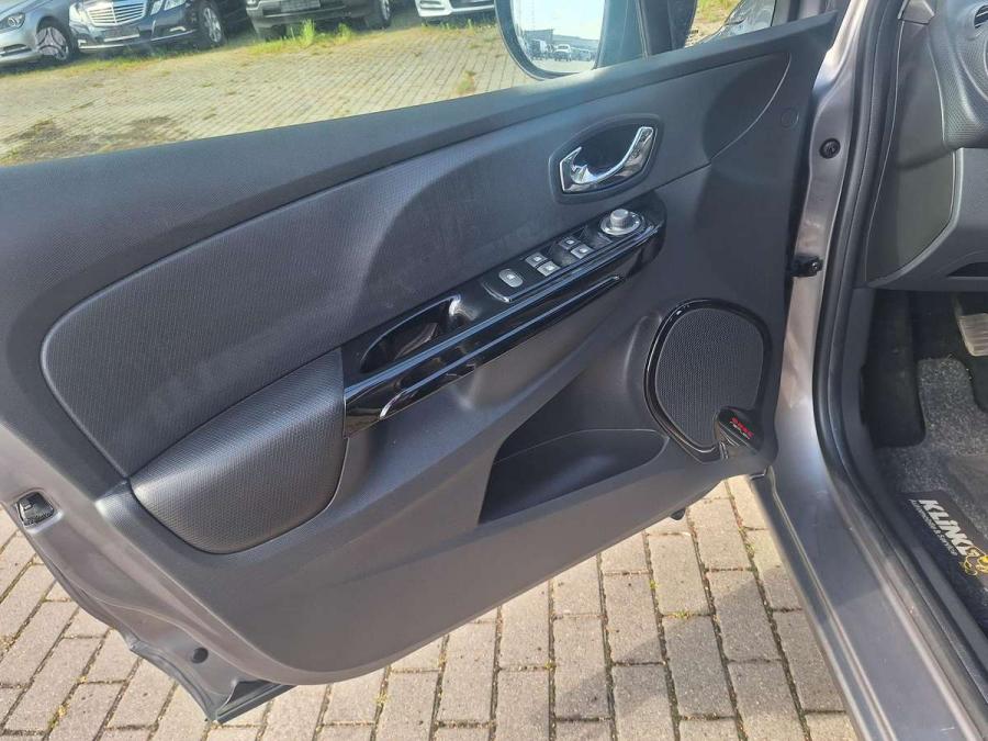 Pelēks Renault Clio 2015 Marijampole, ar dzinēja tilpumu 1.46 L un nobraukumu 267 tūkst. km par 4000 €, foto 25 vietnē AUTOMOTO.COM.LV