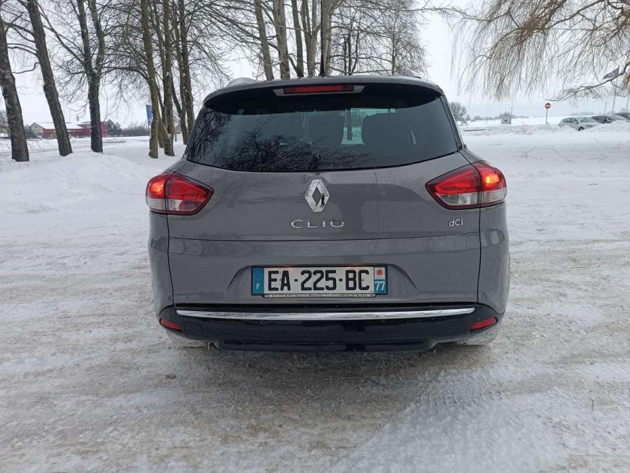 Grey Renault Clio 2016 in Raseiniai, with an engine capacity of 1.46 L and mileage of 228 thousand km for 5200 €, photo 4 on AUTOMOTO.COM.LV