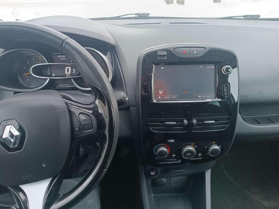 Grey Renault Clio 2016 in Raseiniai, with an engine capacity of 1.46 L and mileage of 228 thousand km for 5200 €, photo 13 on AUTOMOTO.COM.LV