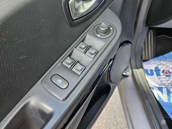 Grey Renault Clio 2016 in Taurage, with an engine capacity of 1.20 L and mileage of 140 thousand km for 5200 €, photo 8 on AUTOMOTO.COM.LV