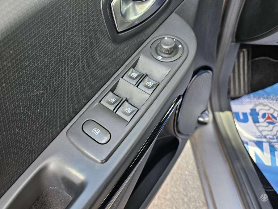 Pelēks Renault Clio 2016 Tauragė, ar dzinēja tilpumu 1.20 L un nobraukumu 140 tūkst. km par 5200 €, foto 9 vietnē AUTOMOTO.COM.LV