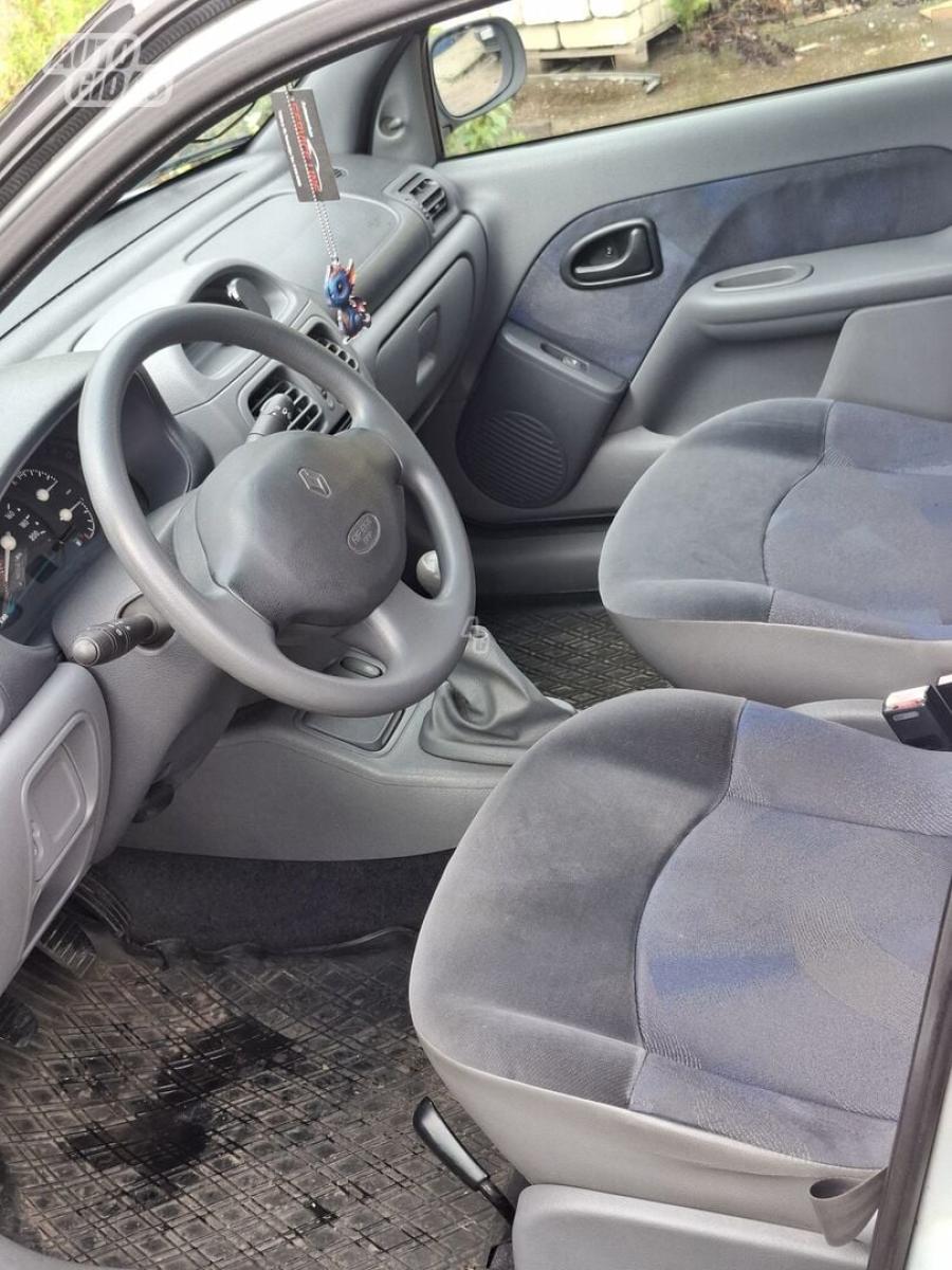 Renault Clio 1998 Panevēža, ar dzinēja tilpumu 1.20 L un nobraukumu 104 tūkst. km par 900 €, foto 9 vietnē AUTOMOTO.COM.LV