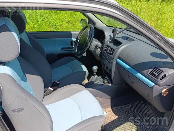 Рено Клио 2002 в Рига, объемом двигателя 1.20 л и пробегом 142 тыс. км за 1000 €, фото 5 на AUTOMOTO.COM.LV