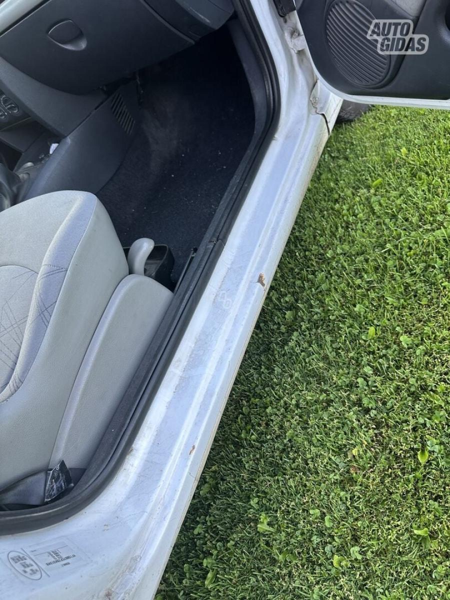 Renault Clio 2003 Marijampole, ar dzinēja tilpumu 1.50 L un nobraukumu 177 tūkst. km par 400 €, foto 15 vietnē AUTOMOTO.COM.LV