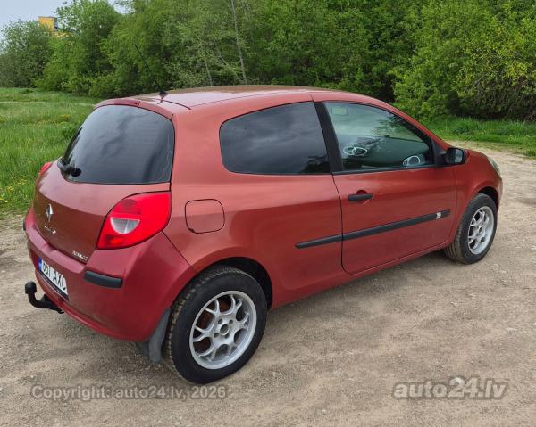 Renault Clio 2006 Tallina, ar dzinēja tilpumu 1.10 L un nobraukumu 277 tūkst. km par 990 €, foto 4 vietnē AUTOMOTO.COM.LV