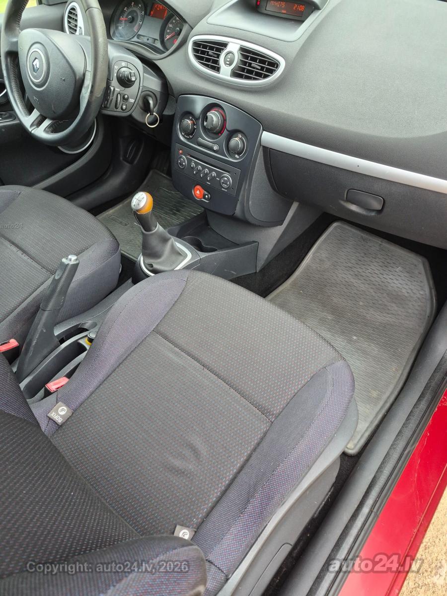 Renault Clio 2006 Tallina, ar dzinēja tilpumu 1.10 L un nobraukumu 277 tūkst. km par 990 €, foto 7 vietnē AUTOMOTO.COM.LV