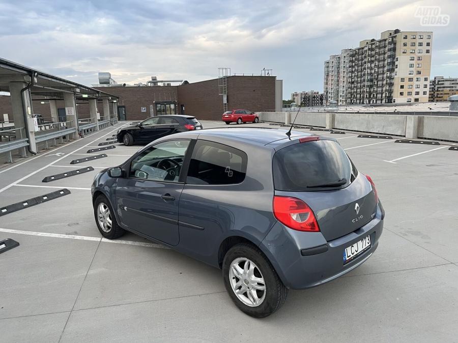 Renault Clio 2006 Viļņa, ar dzinēja tilpumu 1.50 L un nobraukumu 327 tūkst. km par 1380 €, foto 9 vietnē AUTOMOTO.COM.LV