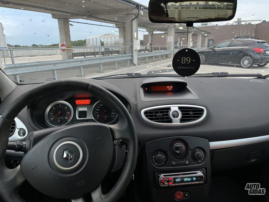 Renault Clio 2006 Viļņa, ar dzinēja tilpumu 1.50 L un nobraukumu 327 tūkst. km par 1380 €, foto 17 vietnē AUTOMOTO.COM.LV