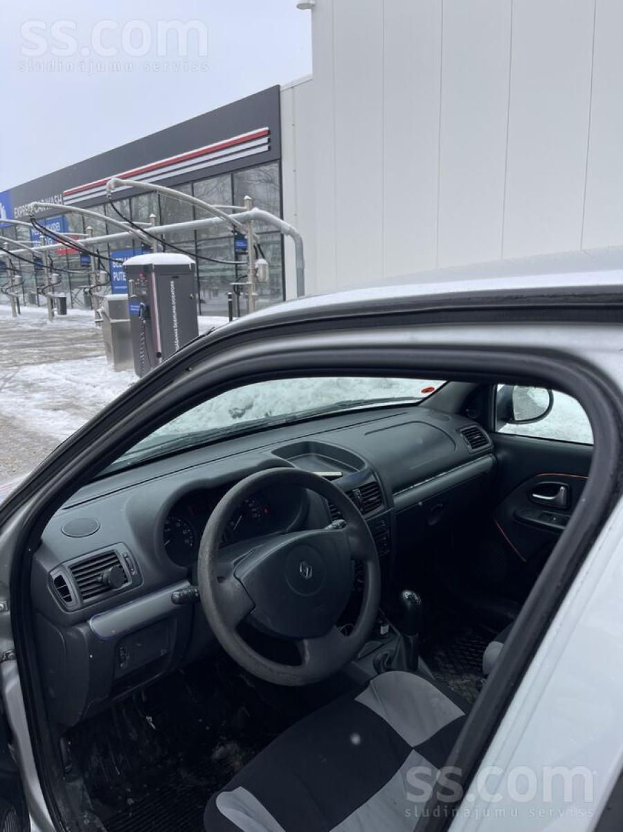Renault Clio 2010 Rīga, ar dzinēja tilpumu 1.50 L un nobraukumu 360 tūkst. km par 1000 €, foto 5 vietnē AUTOMOTO.COM.LV