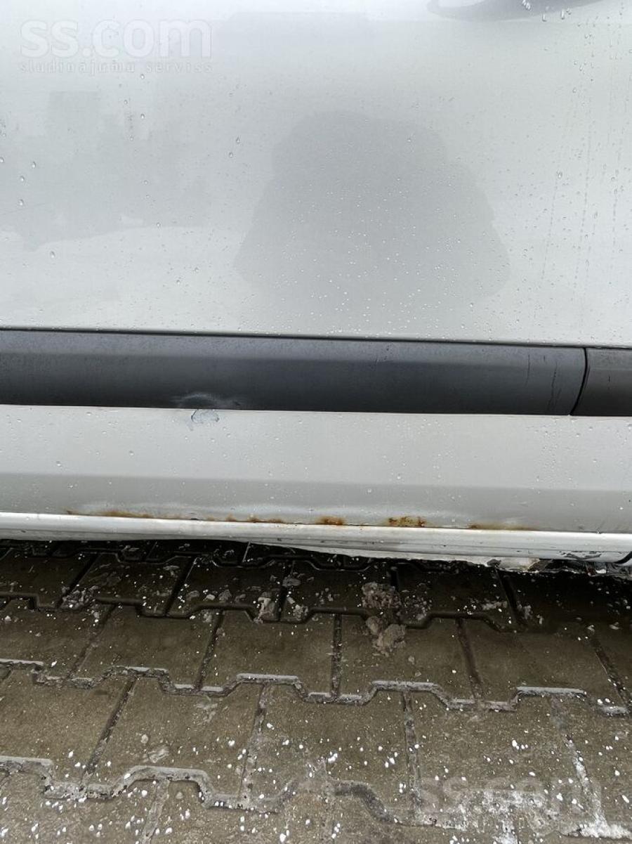 Renault Clio 2010 Rīga, ar dzinēja tilpumu 1.50 L un nobraukumu 360 tūkst. km par 1000 €, foto 6 vietnē AUTOMOTO.COM.LV