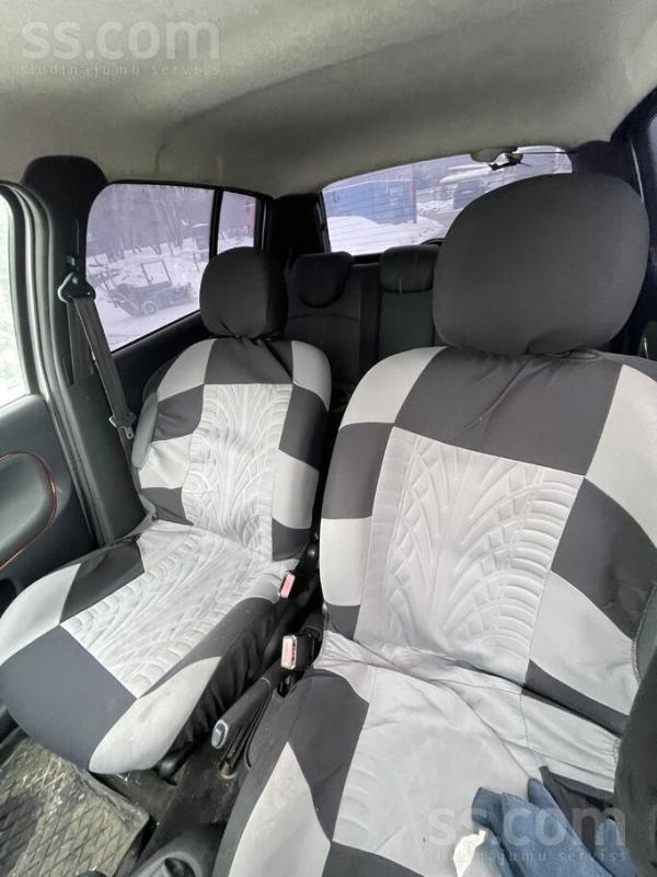 Renault Clio 2010 Rīga, ar dzinēja tilpumu 1.50 L un nobraukumu 360 tūkst. km par 1000 €, foto 8 vietnē AUTOMOTO.COM.LV