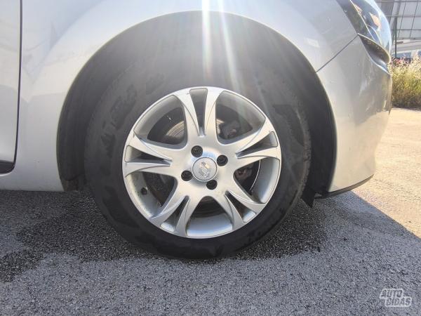 Renault Clio 2015 Viļņa vietnē Renault Clio 2015 Viļņa, ar dzinēja tilpumu 0.90 L un nobraukumu 143 tūkst. km par 3999 €, foto 10 vietnē AUTOMOTO.COM.LV