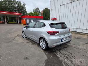 Renault Clio 2021 in Riga, with an engine capacity of 1.60 L and mileage of 87 thousand km for 12900 €, photo 3 on AUTOMOTO.COM.LV
