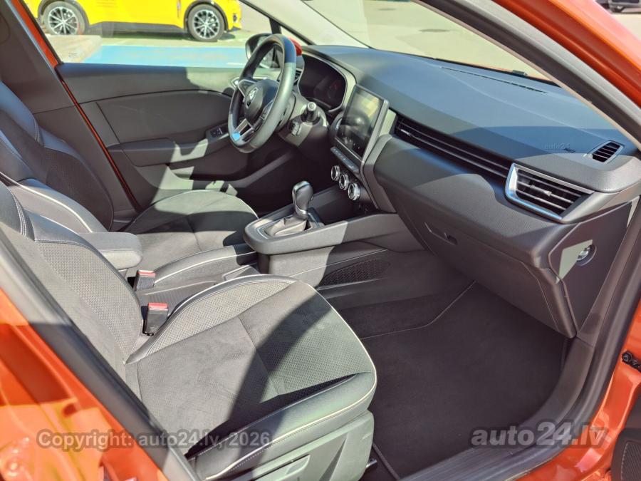 Orange Renault Clio 2019 in Tartu, with an engine capacity of 1.30 L and mileage of 53 thousand km for 11990 €, photo 13 on AUTOMOTO.COM.LV