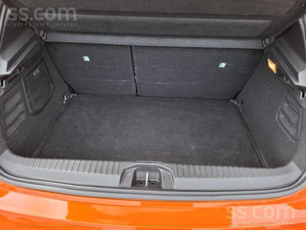 Orange Renault Clio 2020 in Riga, with an engine capacity of 1.30 L and mileage of 123 thousand km for 12500 €, photo 5 on AUTOMOTO.COM.LV