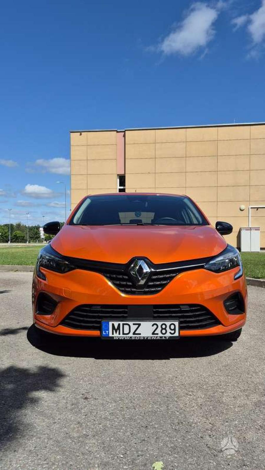 Orange Renault Clio 2022 in Kaunas, with an engine capacity of 1.00 L and mileage of 45 thousand km for 9000 €, photo 4 on AUTOMOTO.COM.LV