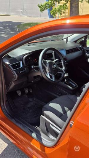Orange Renault Clio 2022 in Kaunas, with an engine capacity of 1.00 L and mileage of 45 thousand km for 9000 €, photo 8 on AUTOMOTO.COM.LV
