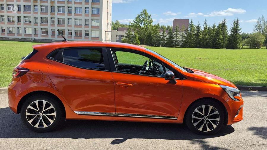 Orange Renault Clio 2022 in Kaunas, with an engine capacity of 1.00 L and mileage of 45 thousand km for 9000 €, photo 13 on AUTOMOTO.COM.LV