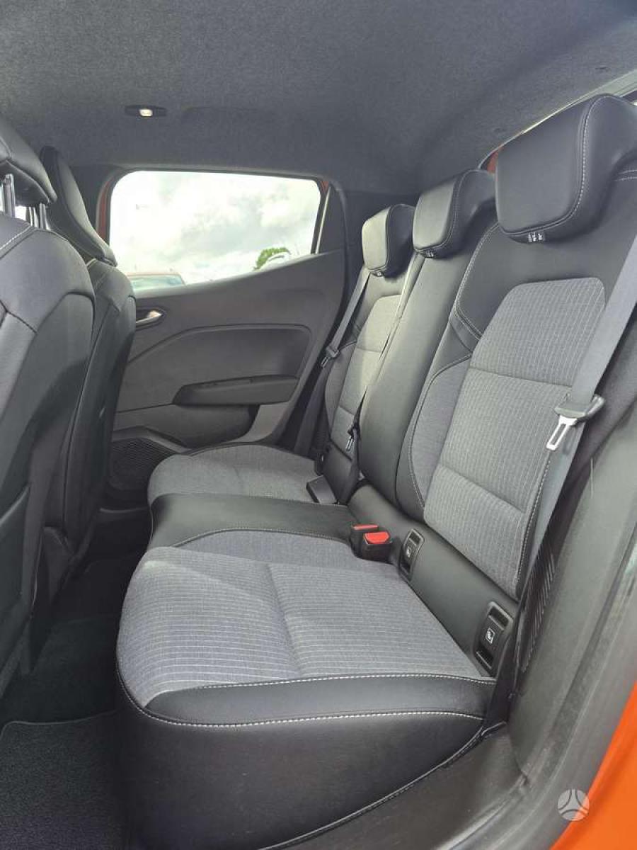 Oranžs Renault Clio 2023 Tauragė, ar dzinēja tilpumu 1.60 L un nobraukumu 22 tūkst. km par 14200 €, foto 25 vietnē AUTOMOTO.COM.LV