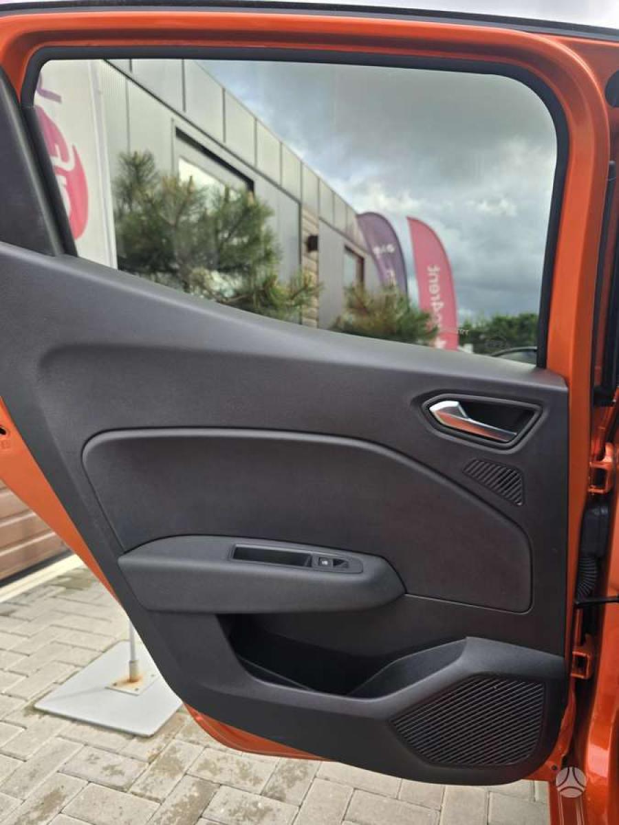 Oranžs Renault Clio 2023 Tauragė, ar dzinēja tilpumu 1.60 L un nobraukumu 22 tūkst. km par 14200 €, foto 31 vietnē AUTOMOTO.COM.LV