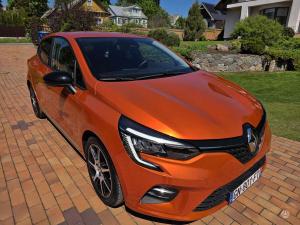 Orange Renault Clio 2023 in Anyksciai, with an engine capacity of 1.00 L and mileage of 32 thousand km for 9999 €, photo  on AUTOMOTO.COM.LV