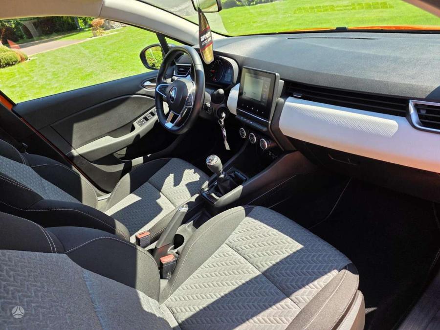 Orange Renault Clio 2023 in Anyksciai, with an engine capacity of 1.00 L and mileage of 32 thousand km for 9999 €, photo 6 on AUTOMOTO.COM.LV