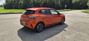 Orange Renault Clio 2024 in Kaunas, with an engine capacity of 1.60 L and mileage of 111 thousand km for 11500 €, photo 3 on AUTOMOTO.COM.LV