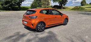 Orange Renault Clio 2024 in Kaunas, with an engine capacity of 1.60 L and mileage of 111 thousand km for 11500 €, photo 4 on AUTOMOTO.COM.LV