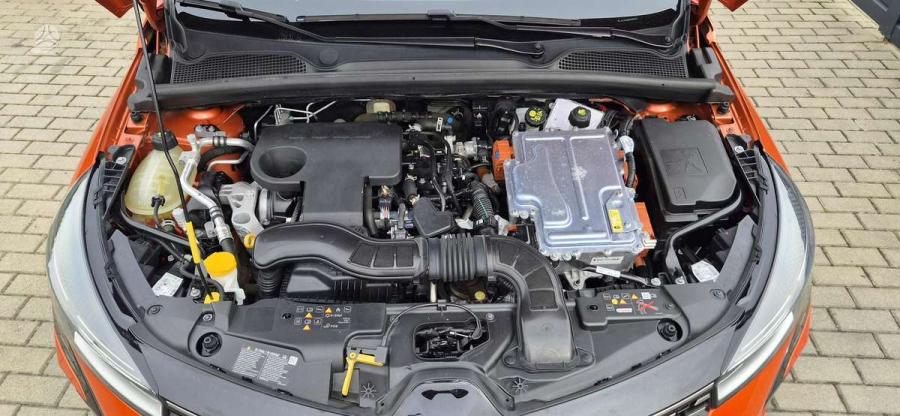 Orange Renault Clio 2024 in Kaunas, with an engine capacity of 1.60 L and mileage of 111 thousand km for 11500 €, photo 13 on AUTOMOTO.COM.LV