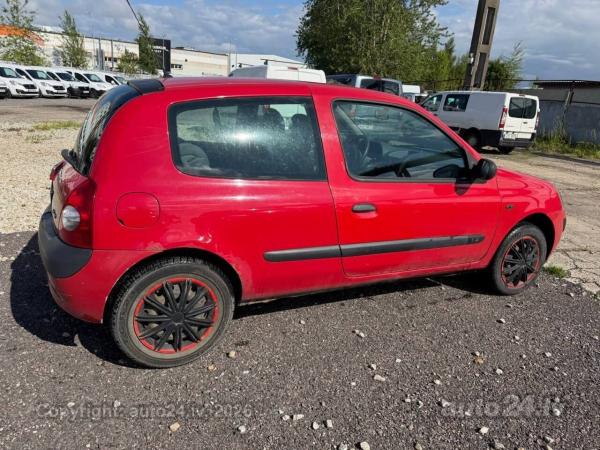 Sarkans Renault Clio 2004 Tallina, ar dzinēja tilpumu 1.10 L un nobraukumu 157 tūkst. km par 499 €, foto 3 vietnē AUTOMOTO.COM.LV