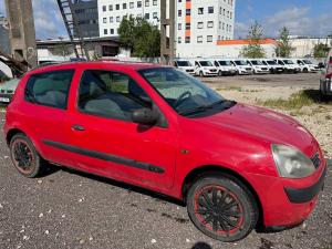 Red Renault Clio 2004 in Tallinn, with an engine capacity of 1.10 L and mileage of 157 thousand km for 499 €, photo 9 on AUTOMOTO.COM.LV