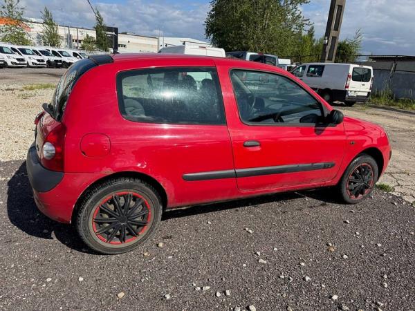 Sarkans Renault Clio 2004 Tallina, ar dzinēja tilpumu 1.10 L un nobraukumu 157 tūkst. km par 499 €, foto 10 vietnē AUTOMOTO.COM.LV