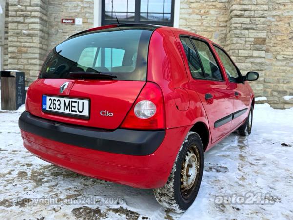 Red Renault Clio 2005 in Tallinn, with an engine capacity of 1.10 L and mileage of 200 thousand km for 1249 €, photo 3 on AUTOMOTO.COM.LV