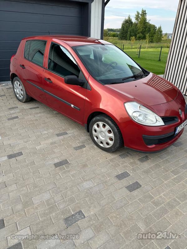 Red Renault Clio 2005 in Tallinn, with an engine capacity of 1.10 L and mileage of 214 thousand km for 999 €, photo 2 on AUTOMOTO.COM.LV
