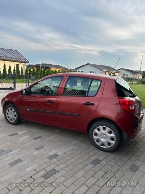 Red Renault Clio 2005 in Tallinn, with an engine capacity of 1.10 L and mileage of 214 thousand km for 999 €, photo 4 on AUTOMOTO.COM.LV