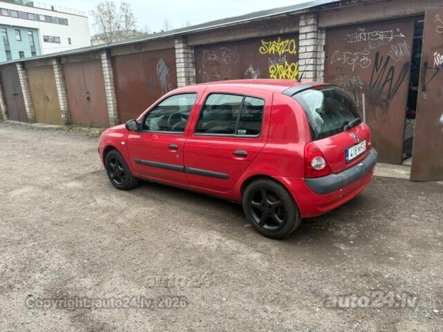 Red Renault Clio 2005 in Tallinn, with an engine capacity of 1.10 L and mileage of 0 thousand km for 800 €, photo 1 on AUTOMOTO.COM.LV